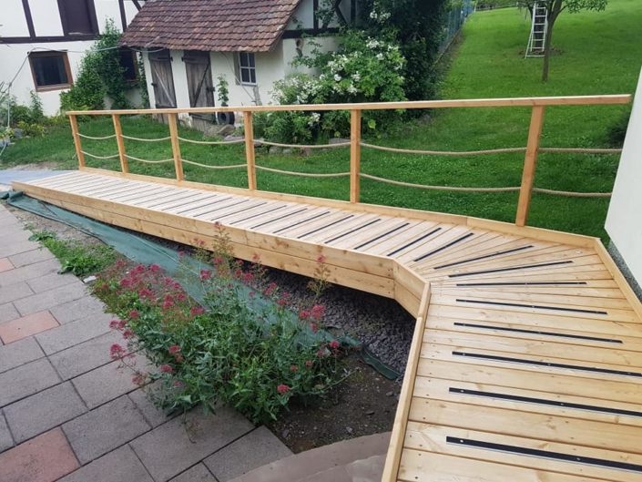 Installation d’une rampe PMR en bois mélèze avec anti-dérapant – HRV ...